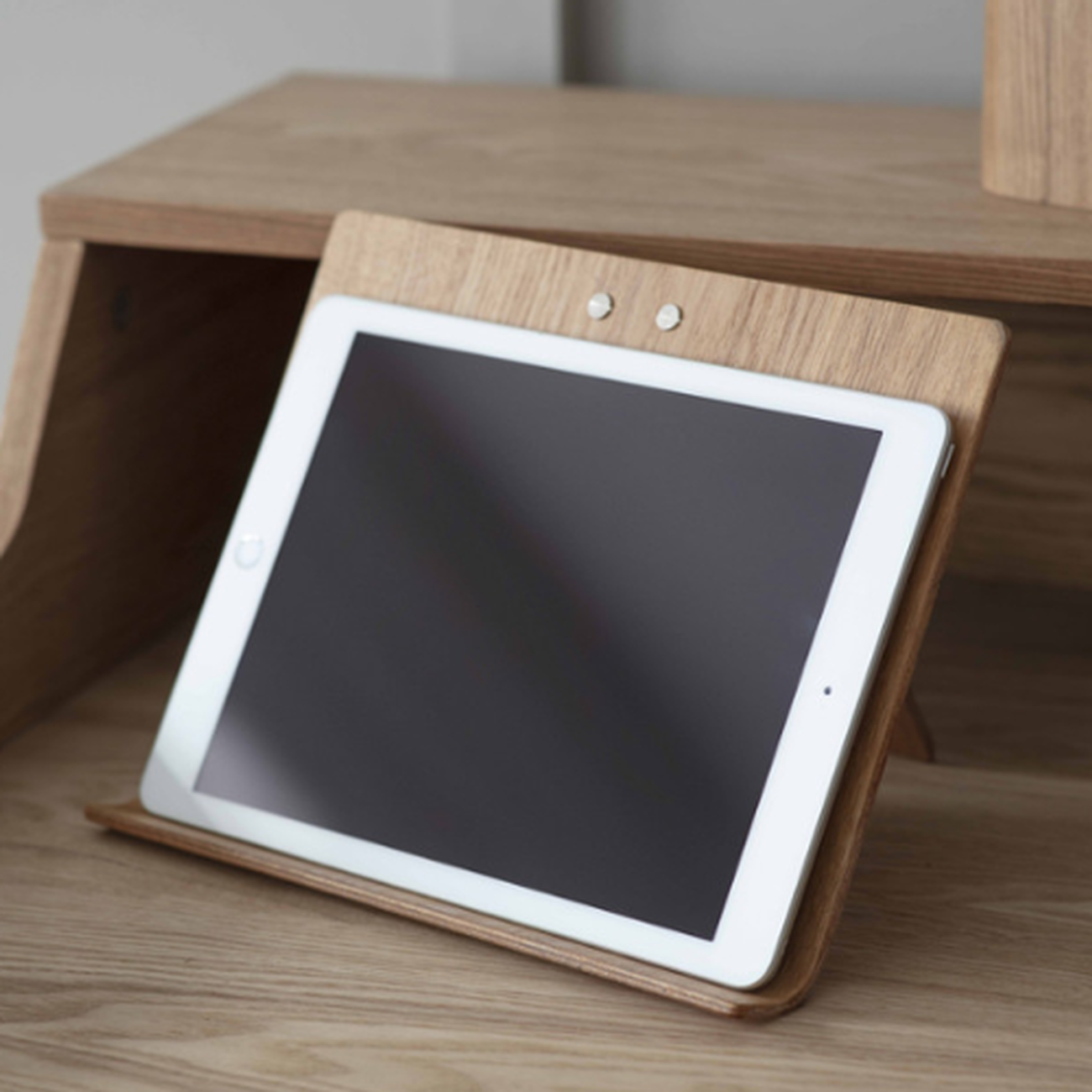garden-trading-brushfield-tablet-stand