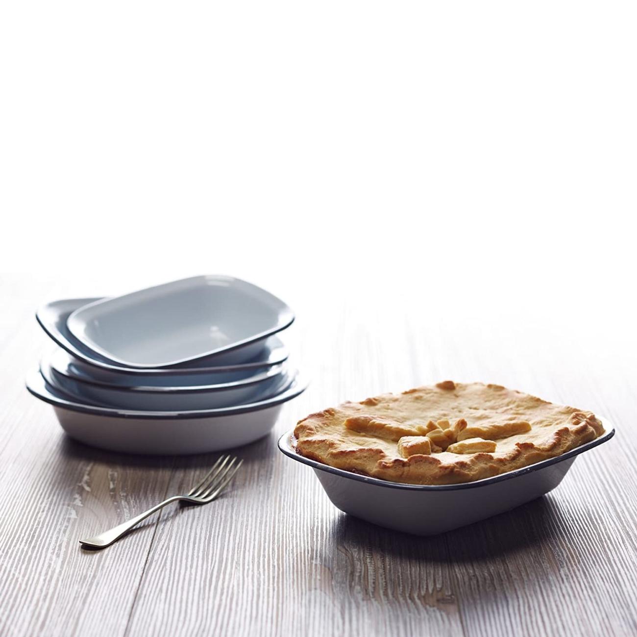 Living Nostalgia Enamel Oblong Pie Dish 20cm