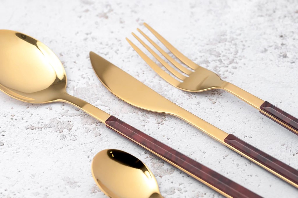 Mikasa Tortoise 16pc Gold Cutlery Flatware Set