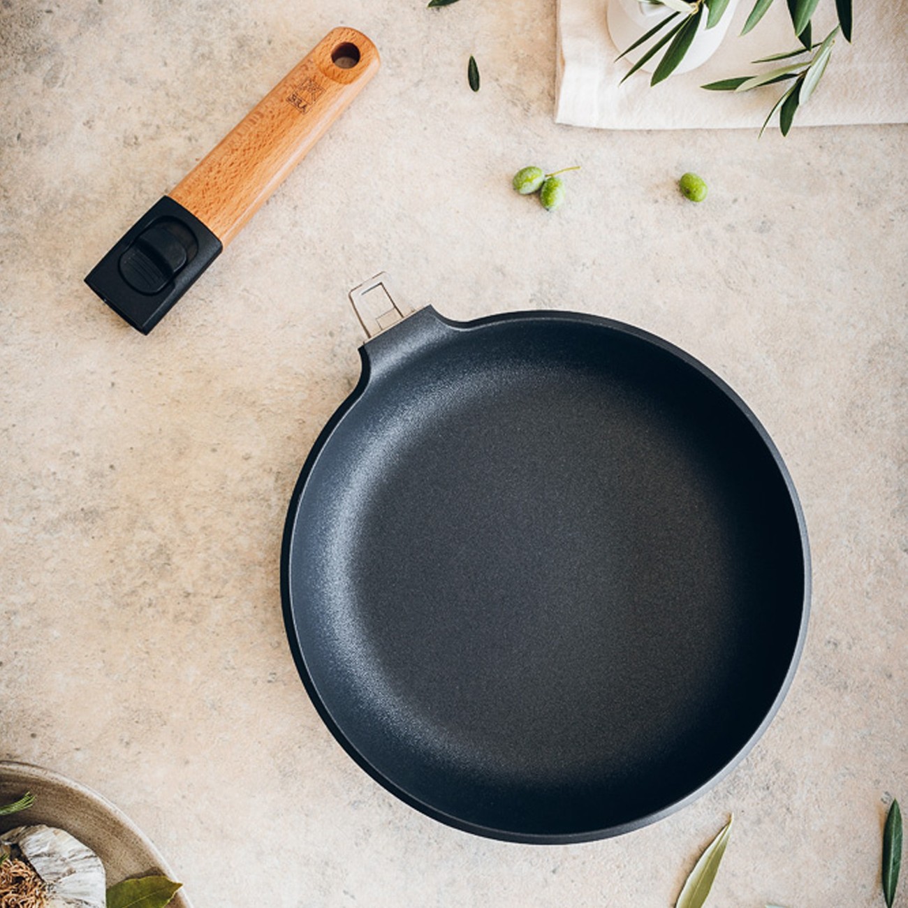 Isogona Market Frying Pan 24cm